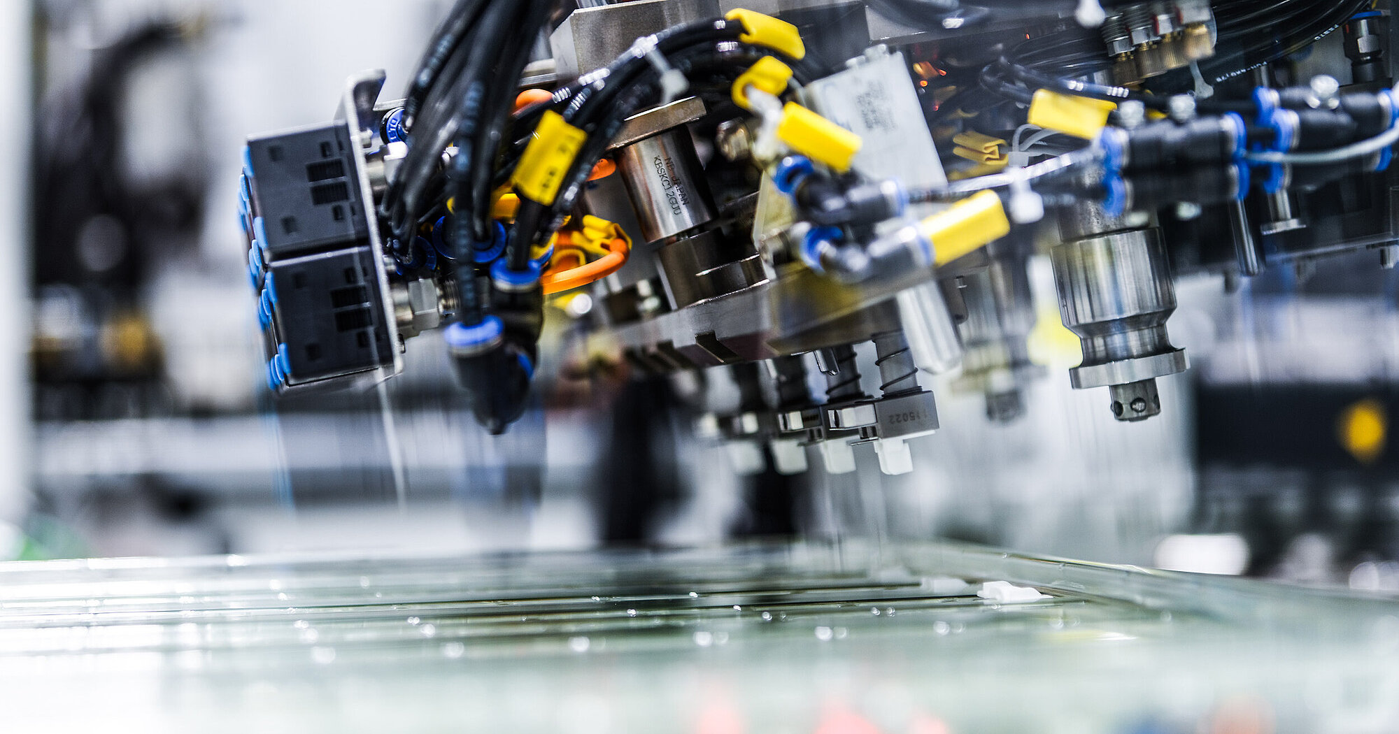 Montage von medizinischen Bauteilen – RAUMEDIC